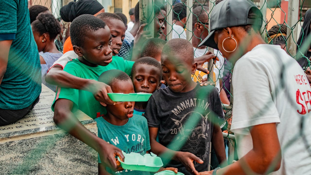 MEALS2GO - FoodClique : Fighting Hunger